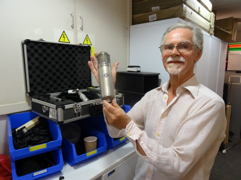 Lester Smith is the specialist microphone expert – Rock History