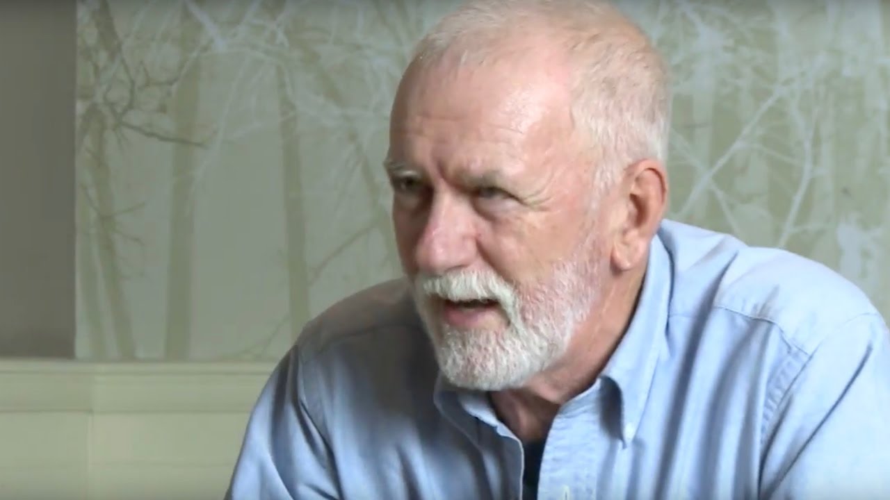 Rod Davis learns to play with his school chum John Lennon – Rock History