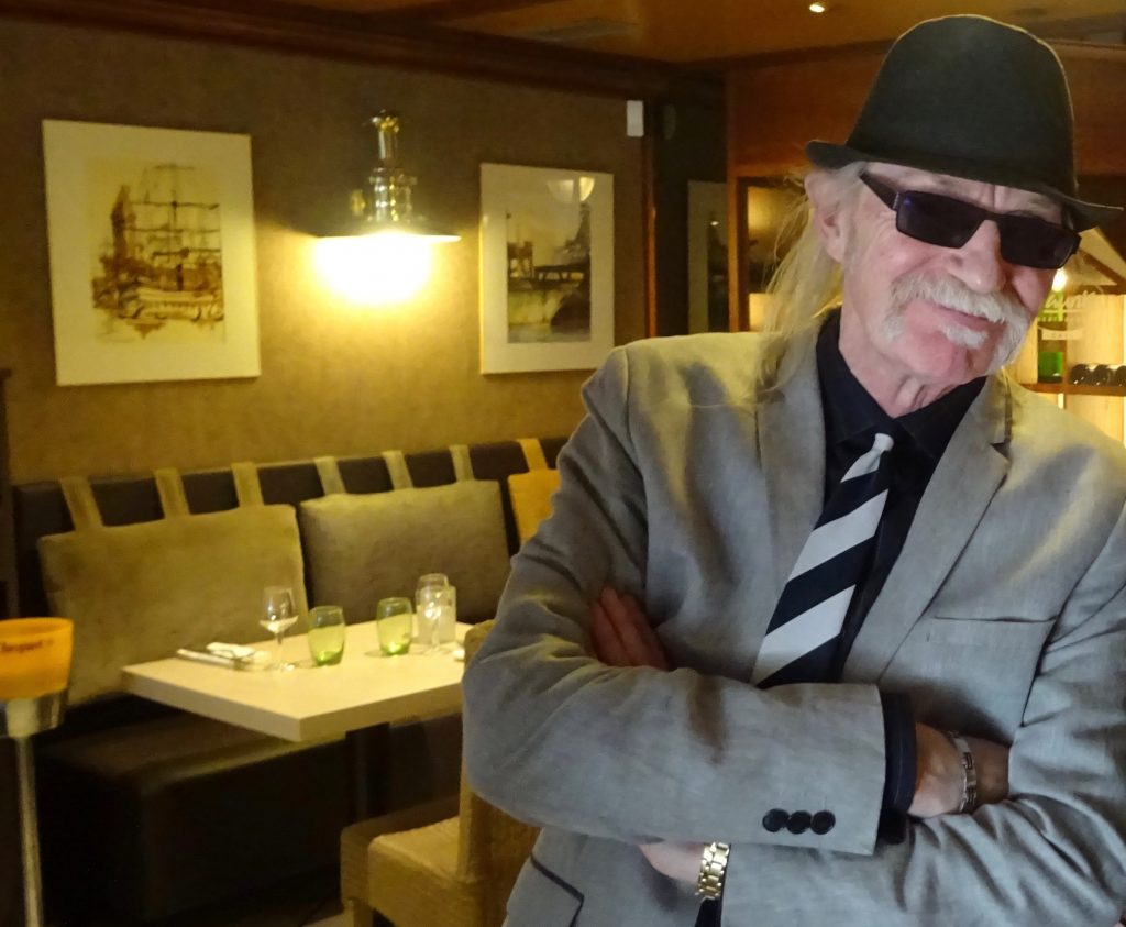 Tony Bell on bass guitar – Rock History